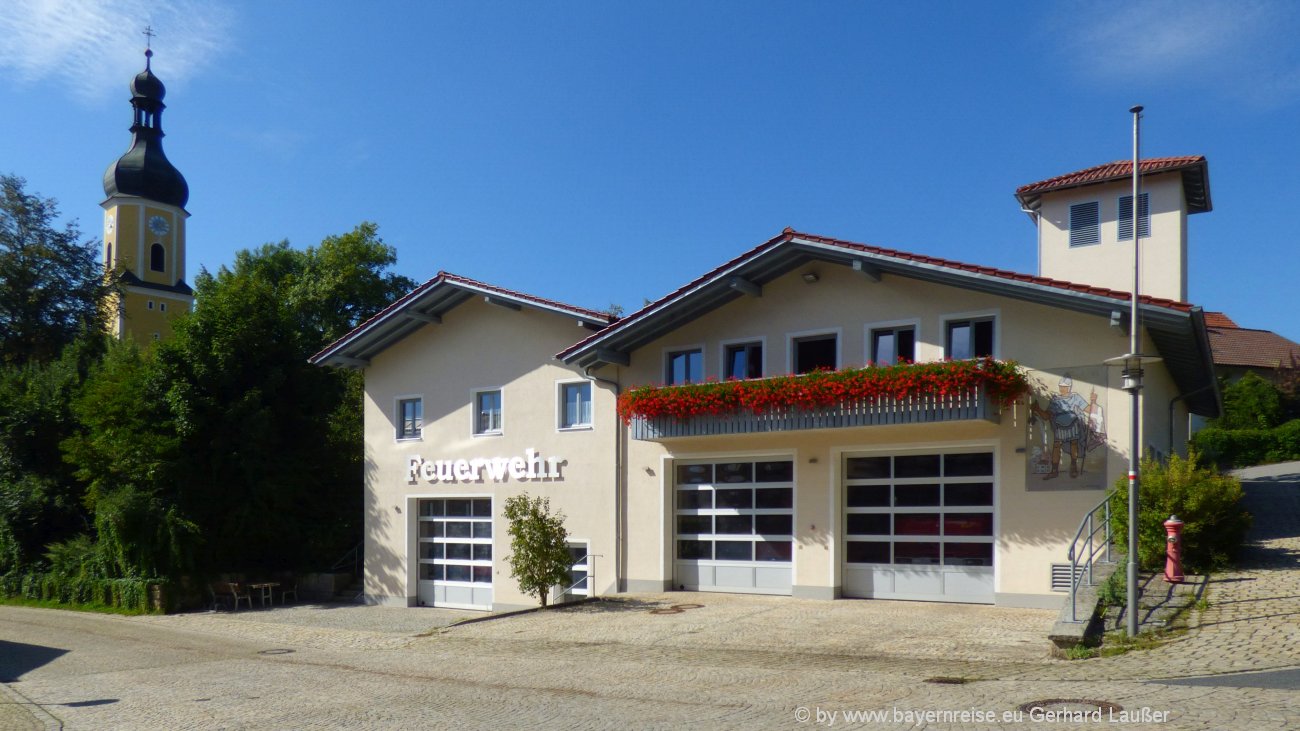 Sehenswürdigkeiten in Blaibach Ausflugsziele Blaibacher See Boot fahren