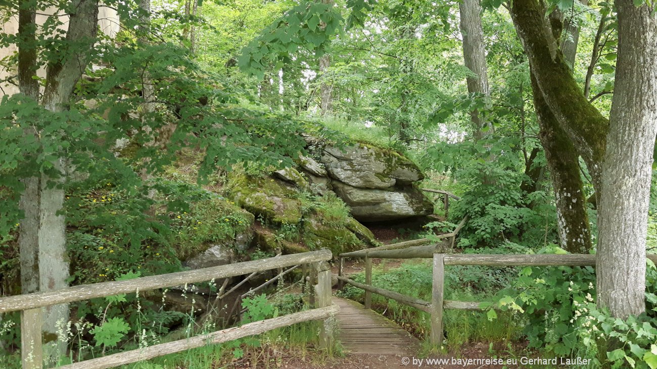 Burg Falkenstein Schlosspark Wandern Felsenpark Bayern Felsenhöhle