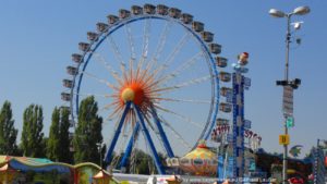 Volksfest in Straubing Gäubodenvolksfest Gäubodenfest Bayern Termine ...